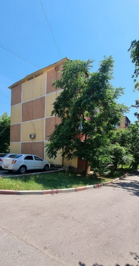 ! Chilonzor 12 kvartal 2 xona sotiladi