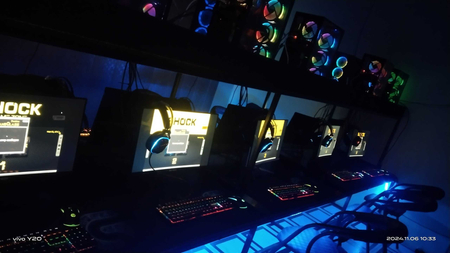 Game clup 10 ta kampyuter va haladenlik wf kamera stol stul