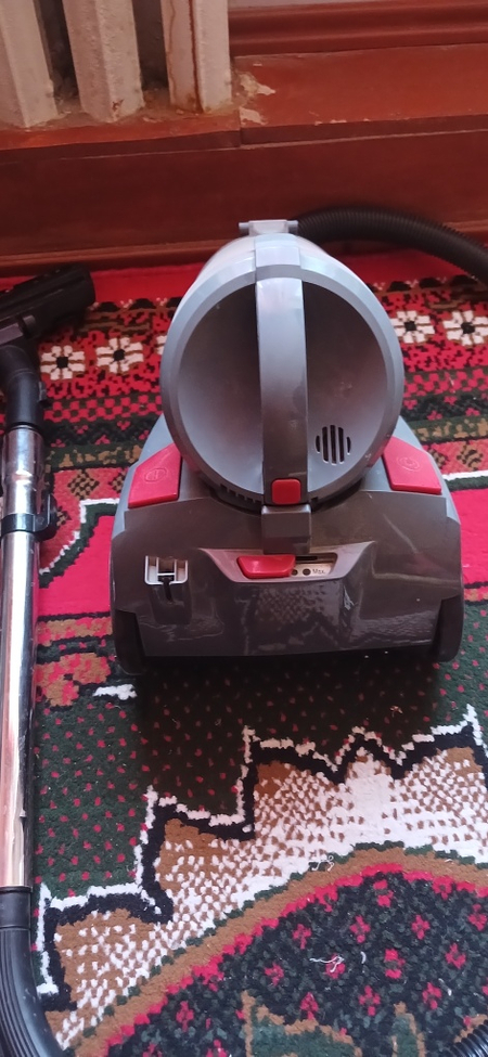Пылисос Bosch 2400w