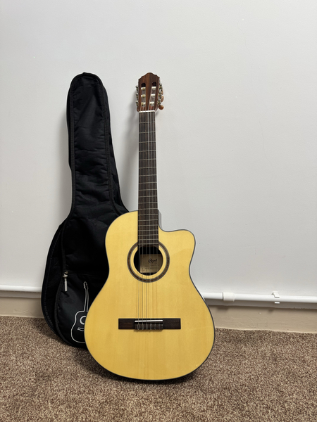Электро классическая гитара фирмы Cort Guitars