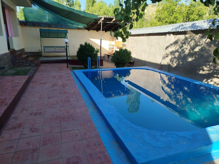 Dacha Chorbogʻ, Piramida Yusuf xonadan 1.5 km