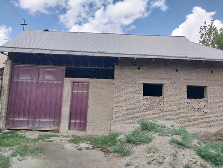 Hovli sotiladi 22 suthli