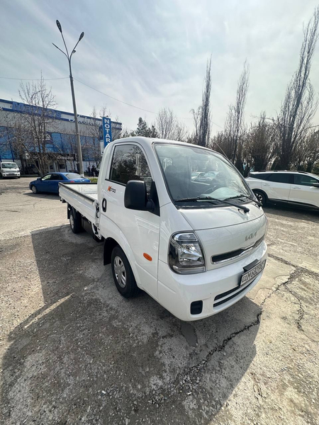 Kia bongo 2023 xolati yaxshi
