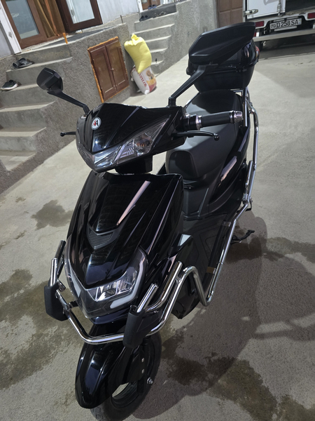 Tesla skuter armada motors