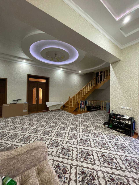 Hovli sotiladi. Продается коттедж