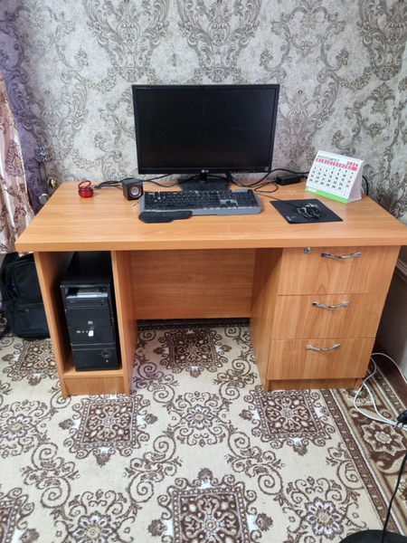 Шкаф и стол компьютерный