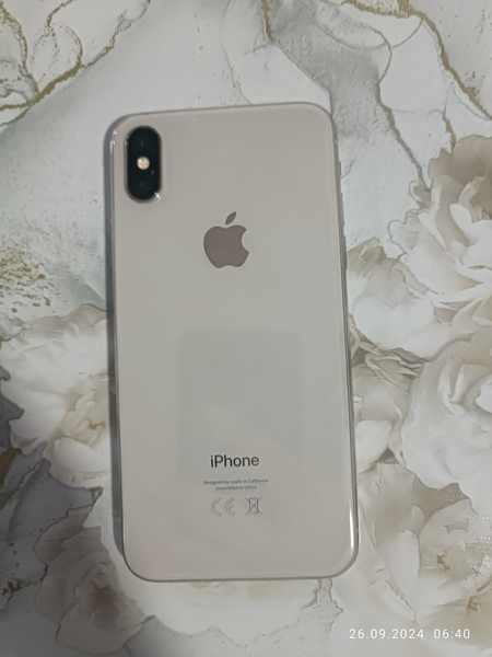 Продаю iPhone X состояние нормальное