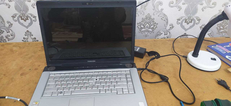 Toshiba noutbuk satiladi