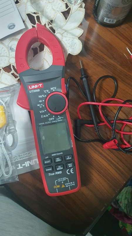 Продам токовые клещи  UNI-T UT 208B