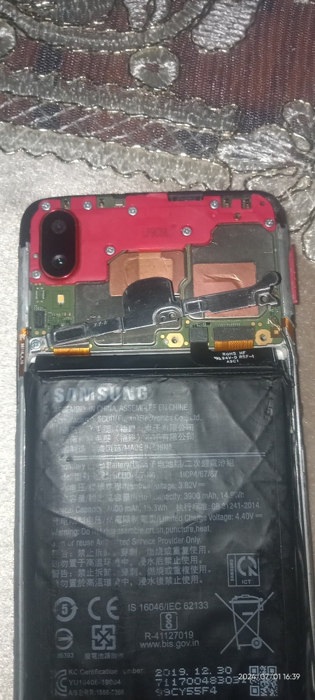 Telefon redmi zapchastga sotiladi
