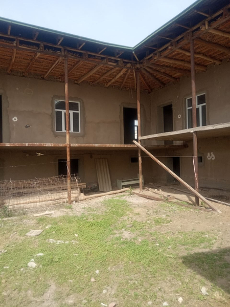 Oʻrta Chirchiq tumanida hovli sotiladi