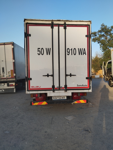 ISUZU 2010 yil prabegi 360000