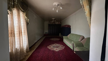 Срочно. Продаётся дом вдоль дороги.