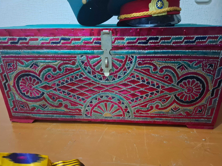Sandiq sotiladi 2 ta kichkina