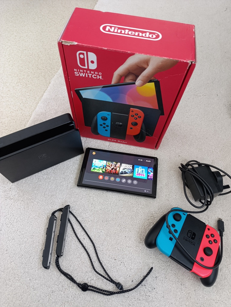 Nintendo switch oled + 2 картриджа
