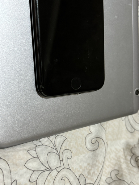 Продам iphone 8 64 гб