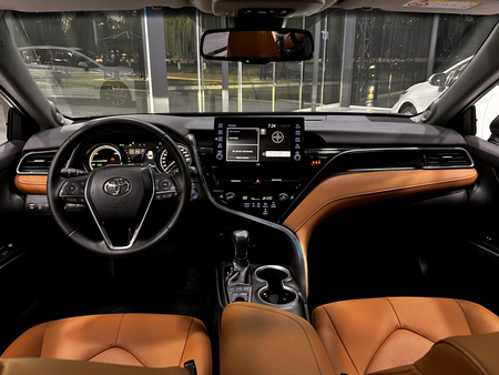 TOYOTA Camry Hybrid