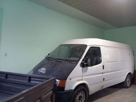 Ford sotiladi 15 baza