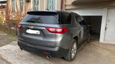 Chevrolet Traverse 2021 года, цвет: серый металик