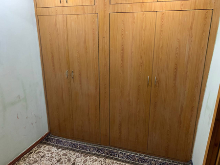 Yunusobod 15- kvartal  2 xonali uy srochni sotiladi.