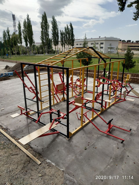 Уличный спортивный комплекс 