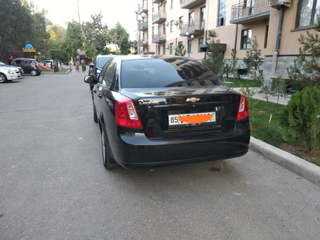 Gentra 2023 qora rangli sotuvda