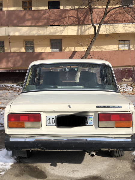 2107 ВАЗ.  2000 год