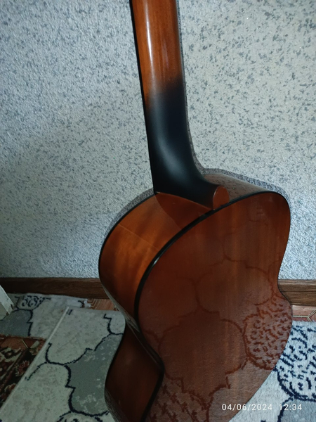 Гитара Yamaha C40 сотилади