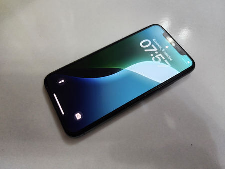 Iphone Xs LL/A Black 512GB Icloud parol esdan chiqqan nu ishlatsa bola