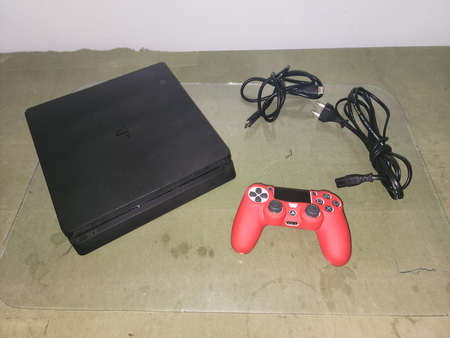 PS4 в хорошем состоянии