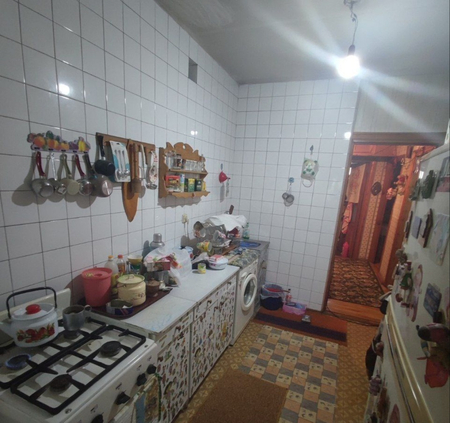 Срочно продам Юнусабад-18 кирпич 77 серия 2/4/4