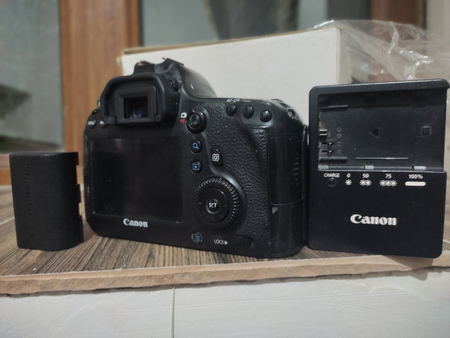 5d Mark3 sotiladi