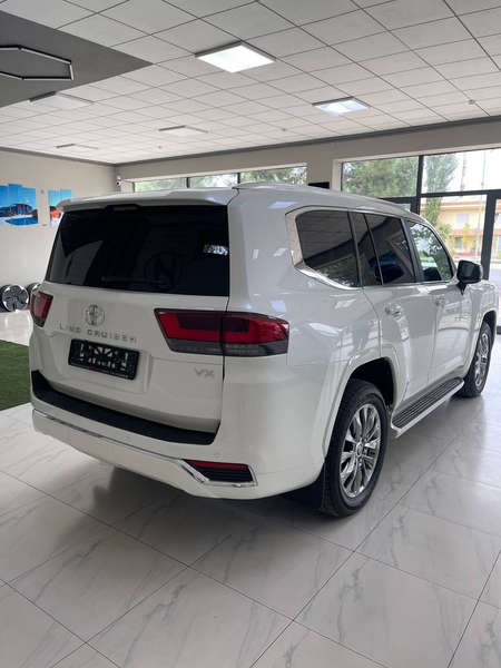 Toyota Land Cruiser 300 V6
2022 год
Пробег 14000
Объём двигателя: 4.0