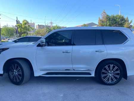 Lexus 570