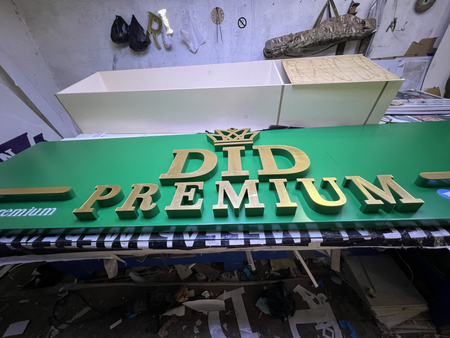 Reklama xizmati bukva baner orakal setka tashqi reklama