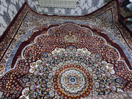 Yangi holatdagi Gilam sotiladi