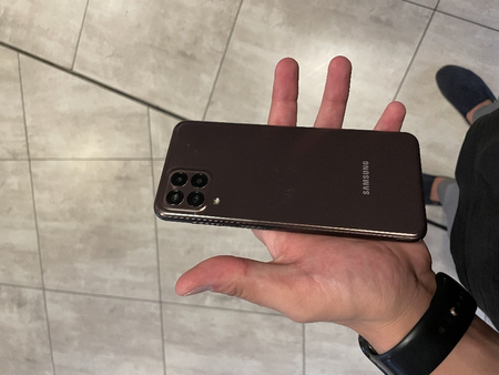Samsung M33 5G 128/8 ideal yangi karobka yo passport Kopitar beriladi