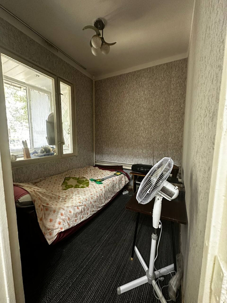 Продажа квартиры

Чиланзар 5 квартал 
1²/1/4  Балкон 1.5*6 метров 
Ор-