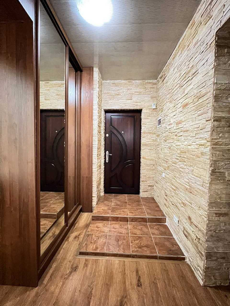 Аренда.Айбек. 2х комнатная квартира. Евроремонт. укомплектована (Ди)
