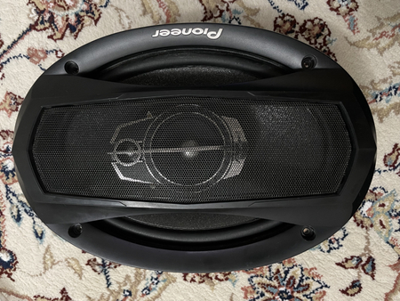 Продаються оригинальный магнитафон и колонки Pioneer