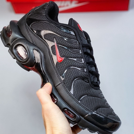 Спортивные кроссовки Nike Tn