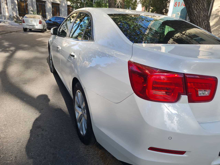 Malibu 1, 2015, 2.4, состояние аъло, белый жемчуг механика