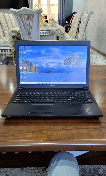 Noutbuk Lenovo sotiladi