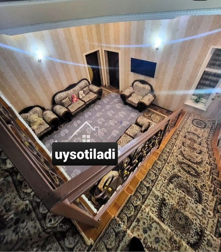 Uchastka sotiladi suyagi baquvvat qurilgan