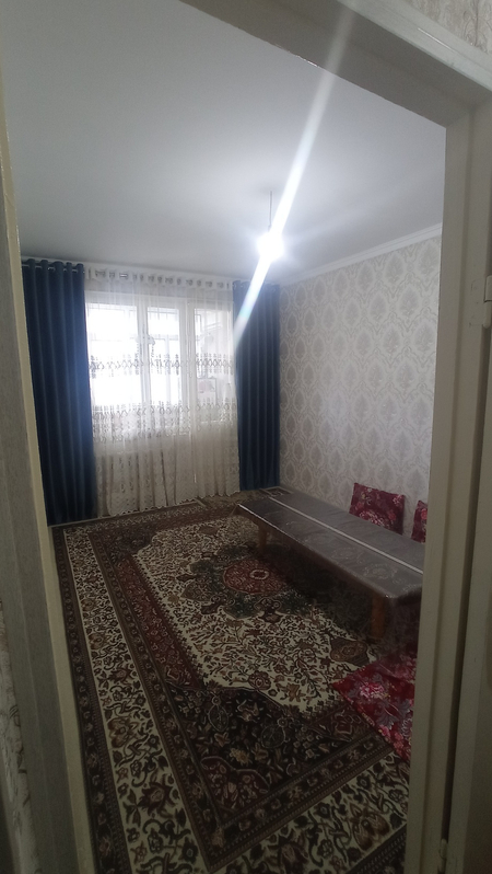 Navoiy shahar markazidan 1xonali uy 2 xonali qilingan sotiladi