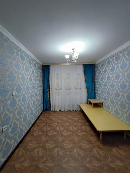 Сергели-4  1/1/5 Балкон 2*3 Срочна Арендага Берилади. Ҳамма жихози бор