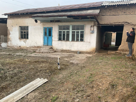 Qibray gilam bazada hovli 5.65 sotik sotiladi