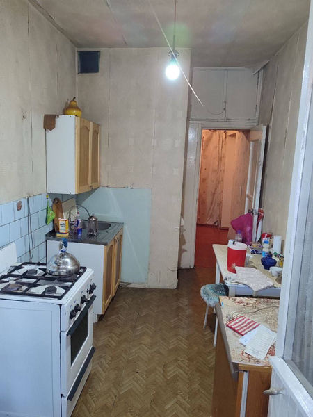 Uy sotiladi chilonzor 20a 3 xon 9 etaj 54000$ srochna