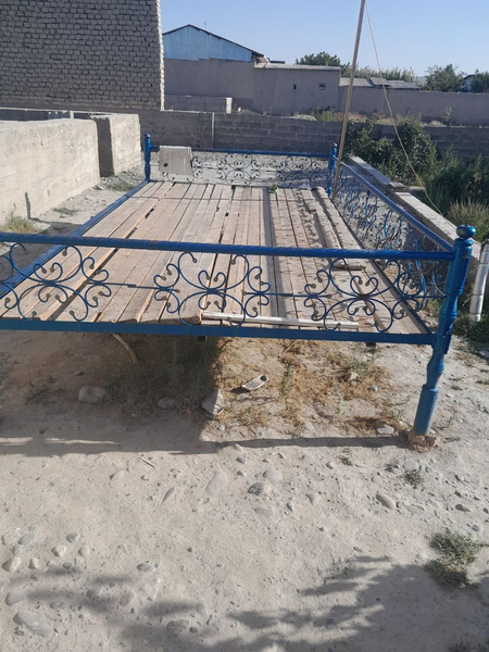 Chorpiya sotiladi.2×3.Taxtalari sosnadan.