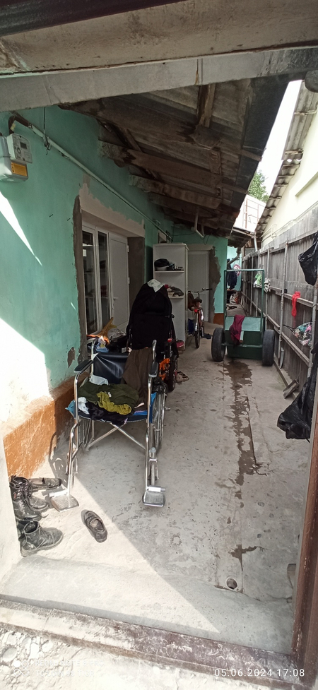 Uy sotiladi.Yangiyo'l shaxar Sobir Rahimovda.